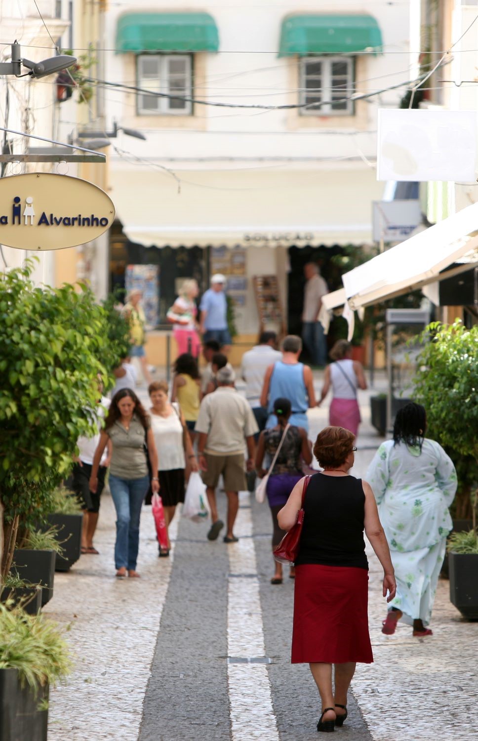 "Thursdays by Moonlight" energize Portimão city center throughout the ...
